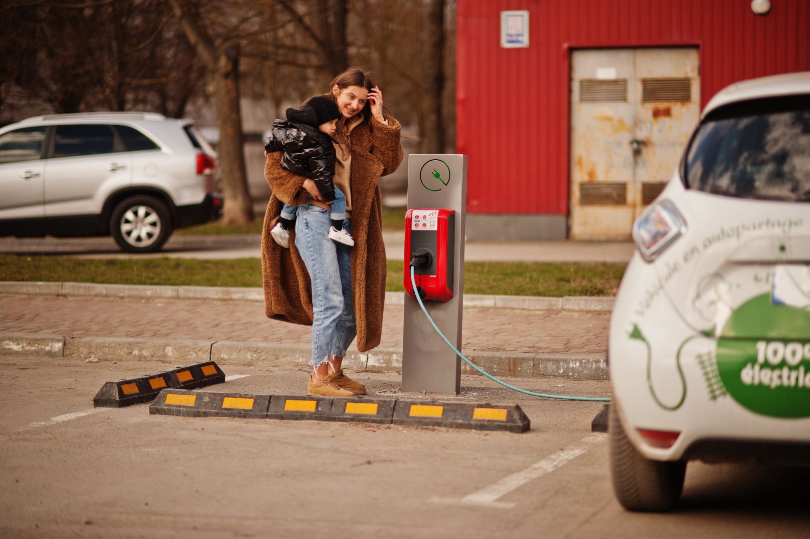 Controversy Erupts Over Installing EV Chargers on Power Poles – VORSPRUNG®